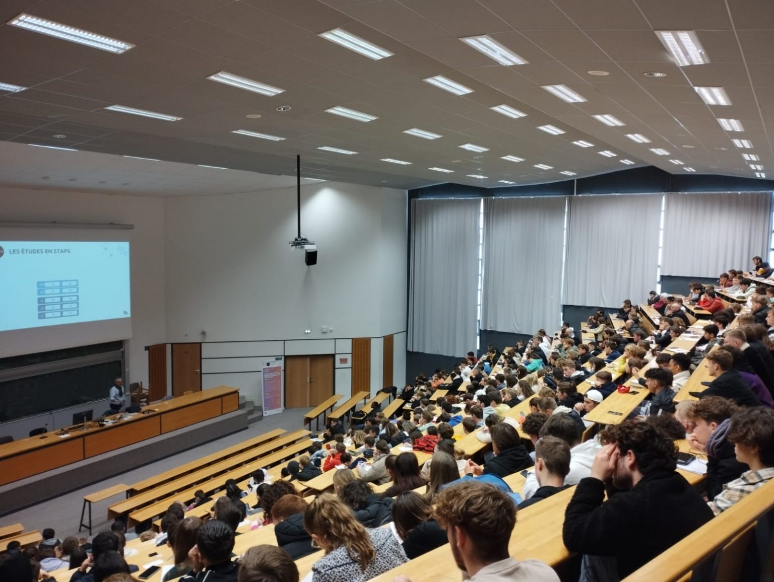 Les journées du lycéen · UFR STAPS · Sciences et techniques des ...